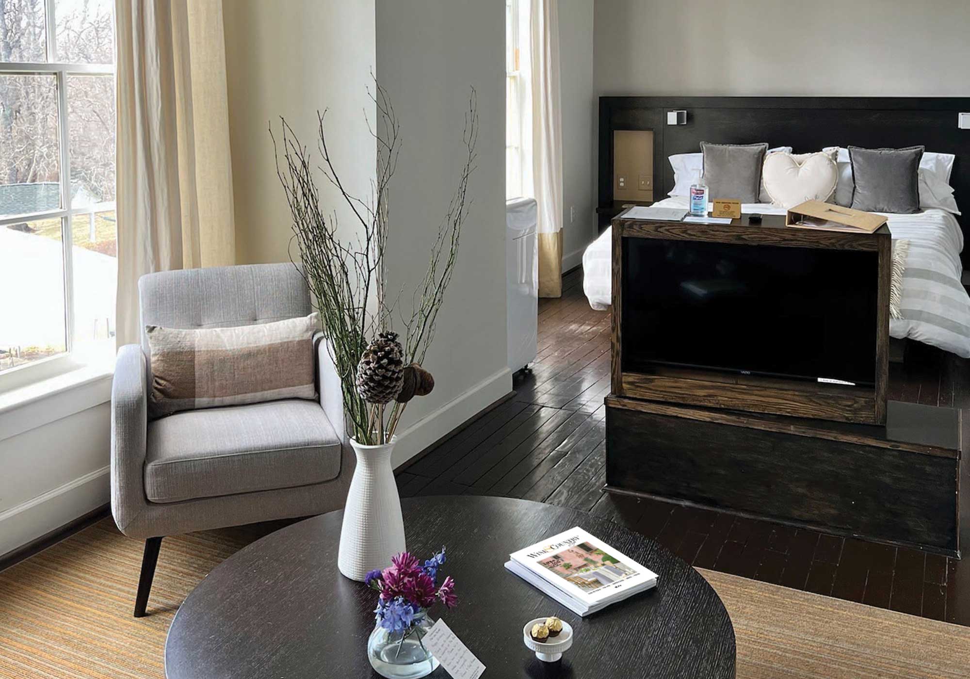 The Blue Door Kitchen & Inn - Wine and Country Life